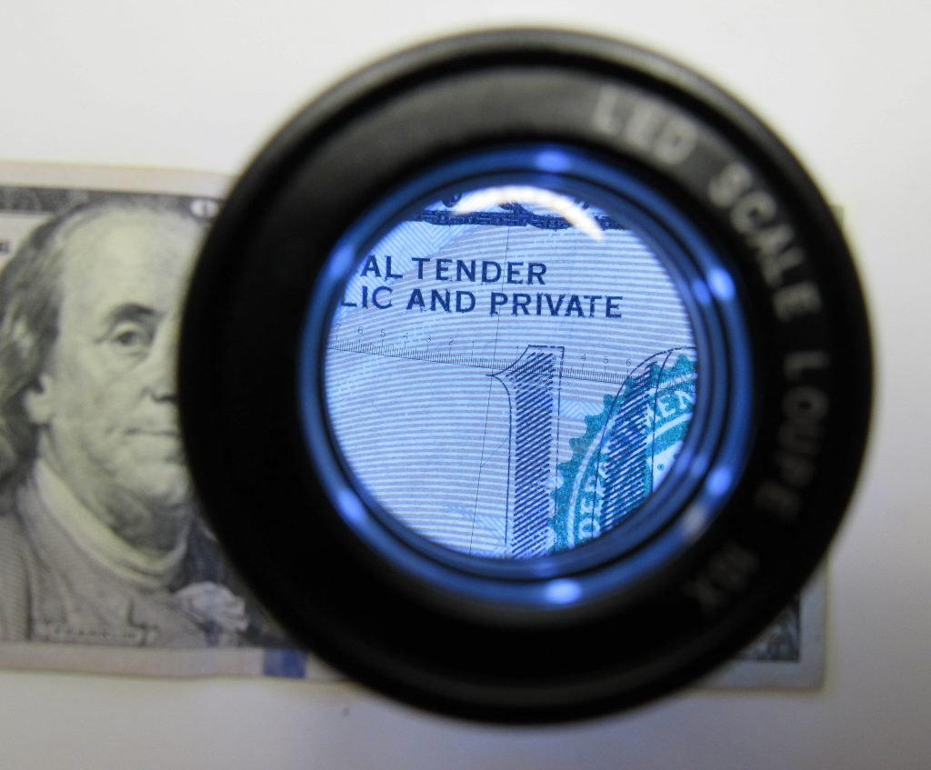 10X White LED Lighted USB Rechargeable Loupe – Ihara US LLC