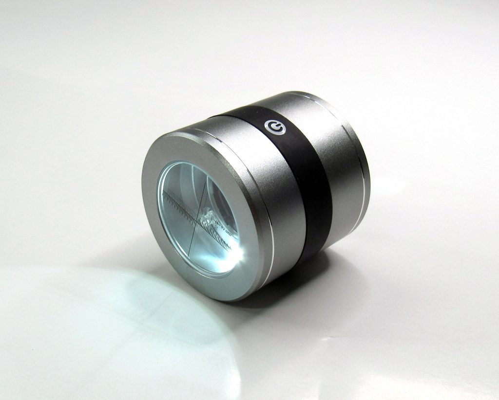 10X White/UV LED Lighted USB Rechargeable Loupe – Ihara US LLC