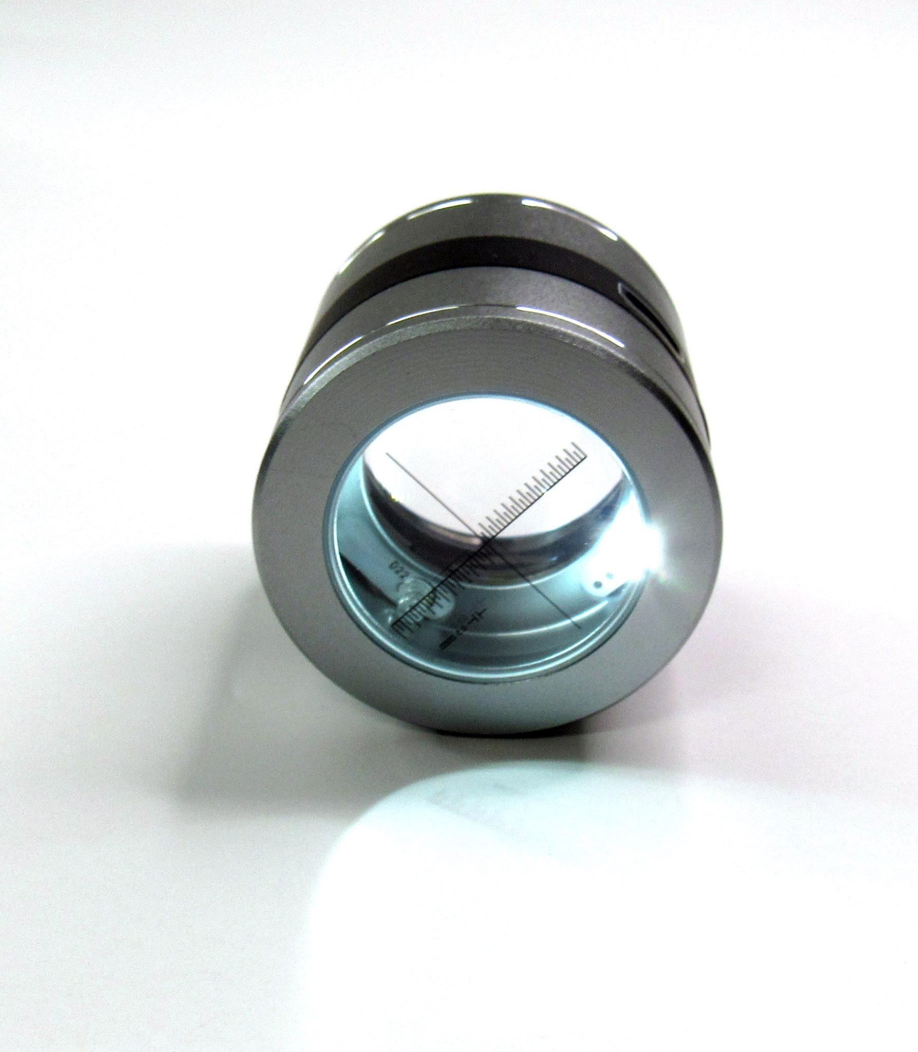 10X White/UV LED Lighted USB Rechargeable Loupe – Ihara US LLC